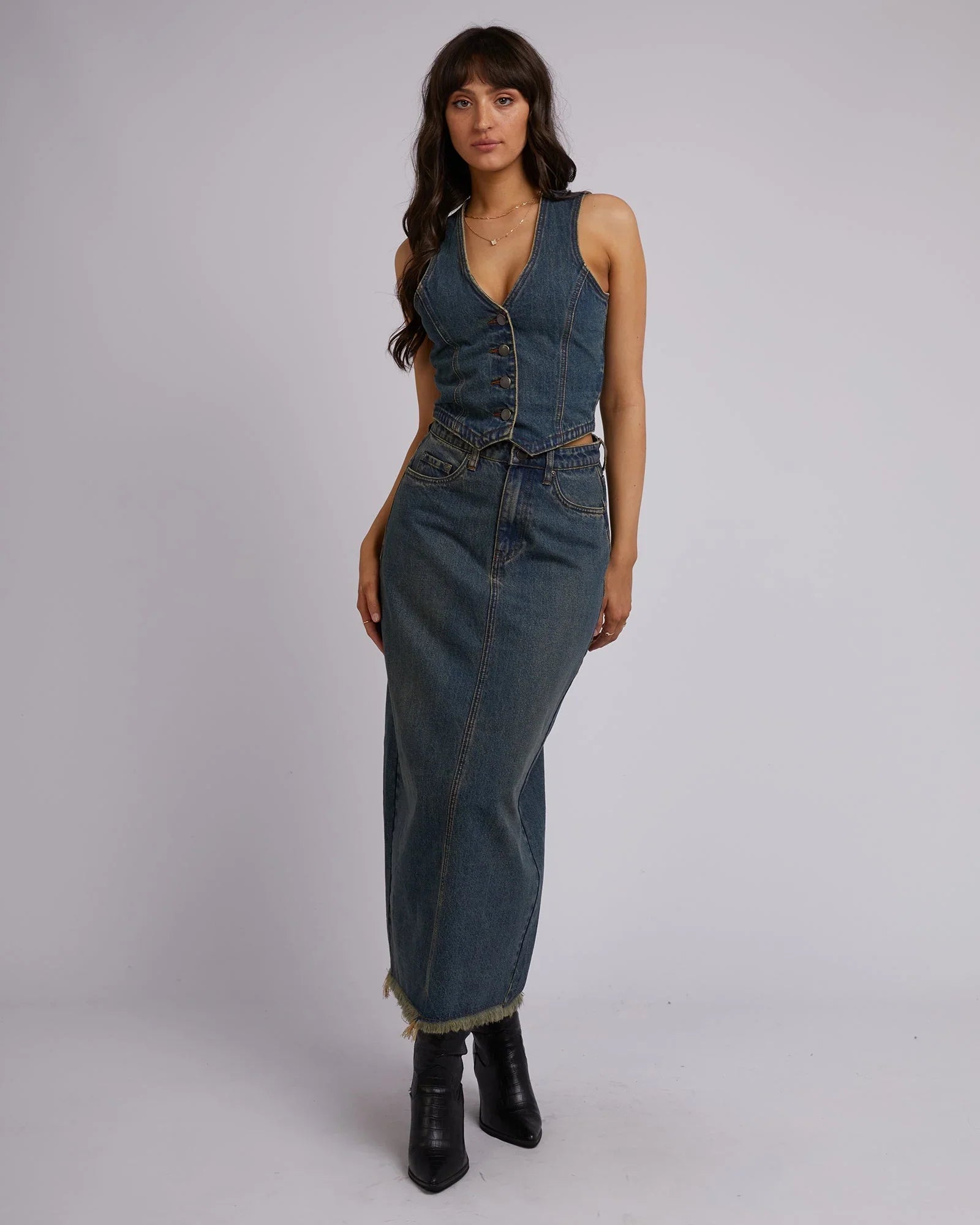 Skirts – The Shak Of Robe